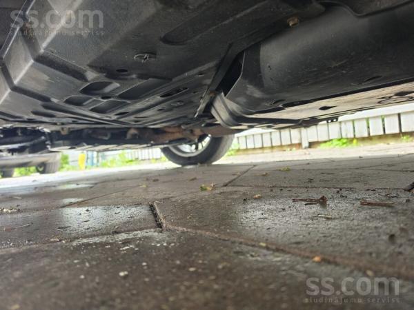 Black Lexus RX 2010 in Riga, with an engine capacity of 3.50 L and mileage of 270 thousand km for 6900 €, photo 10 on AUTOMOTO.COM.LV