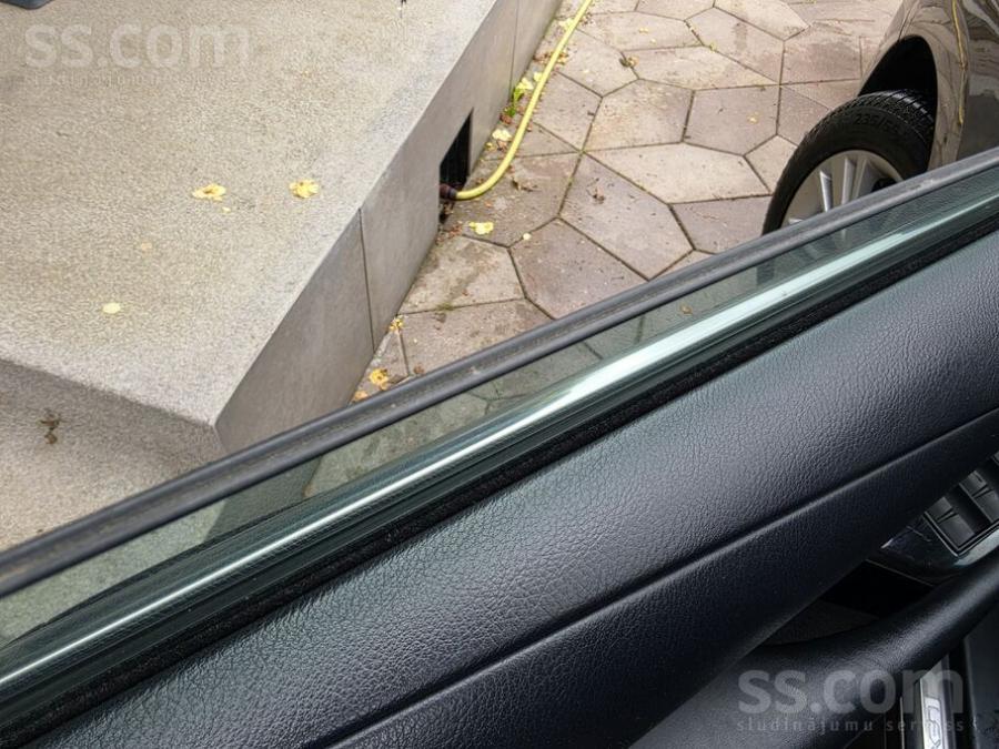 Black Lexus RX 2010 in Riga, with an engine capacity of 3.50 L and mileage of 270 thousand km for 6900 €, photo 19 on AUTOMOTO.COM.LV