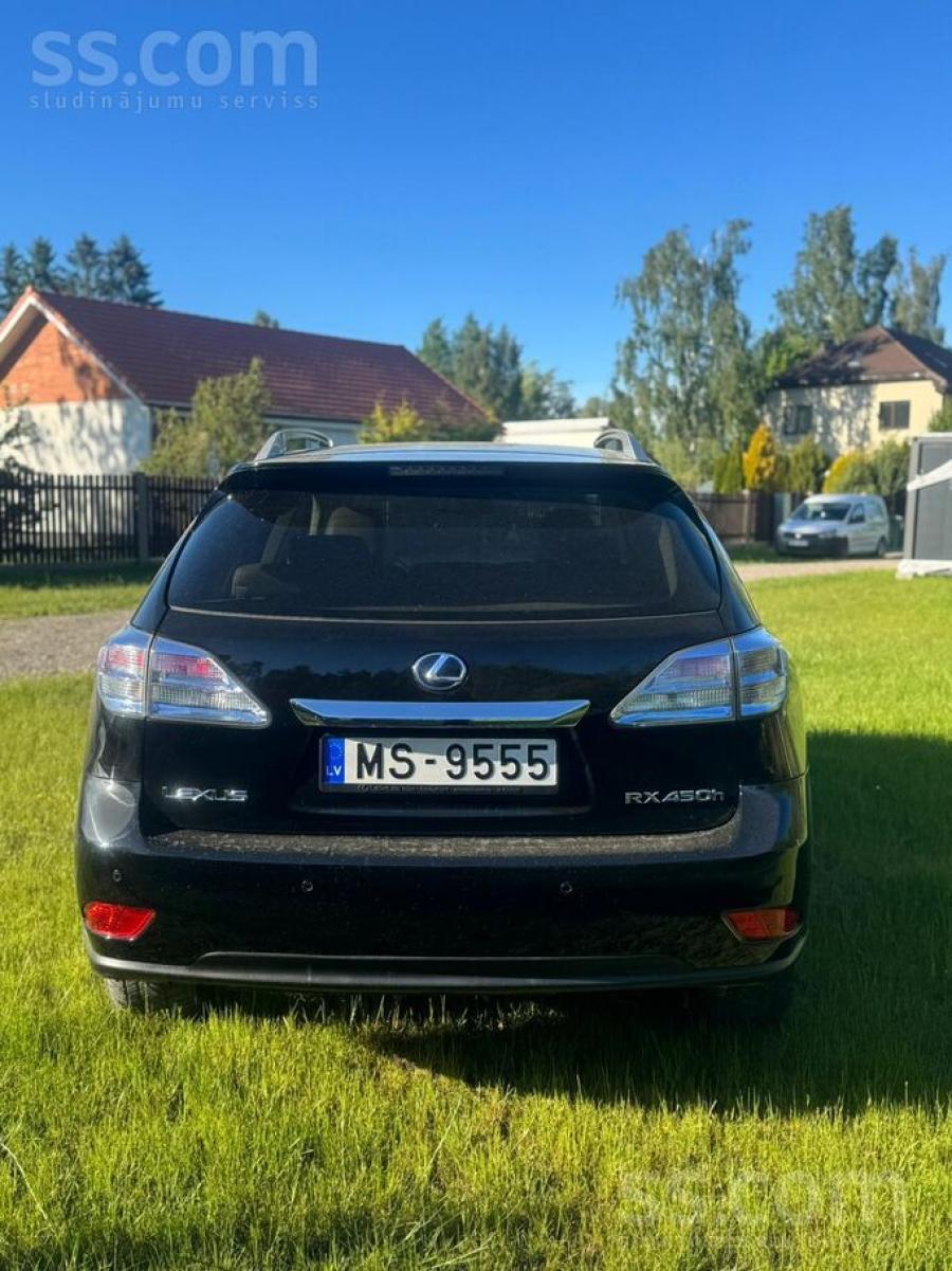 Black Lexus RX 2010 in Riga, with an engine capacity of 3.50 L and mileage of 262 thousand km for 10900 €, photo 3 on AUTOMOTO.COM.LV