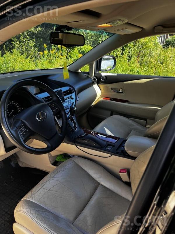 Black Lexus RX 2010 in Jurmala, with an engine capacity of 3.50 L and mileage of 176 thousand km for 12400 €, photo 5 on AUTOMOTO.COM.LV