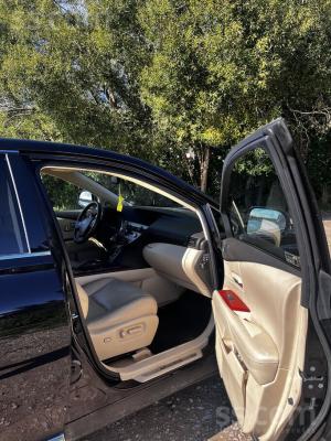 Black Lexus RX 2010 in Jurmala, with an engine capacity of 3.50 L and mileage of 176 thousand km for 12400 €, photo 9 on AUTOMOTO.COM.LV