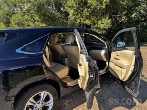 Black Lexus RX 2010 in Jurmala, with an engine capacity of 3.50 L and mileage of 176 thousand km for 12400 €, photo 10 on AUTOMOTO.COM.LV