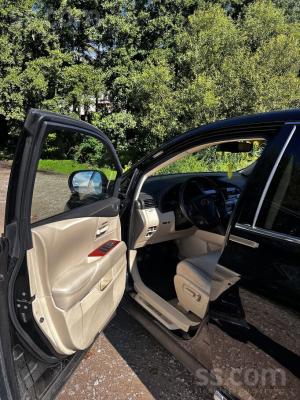 Black Lexus RX 2010 in Jurmala, with an engine capacity of 3.50 L and mileage of 176 thousand km for 12400 €, photo 11 on AUTOMOTO.COM.LV