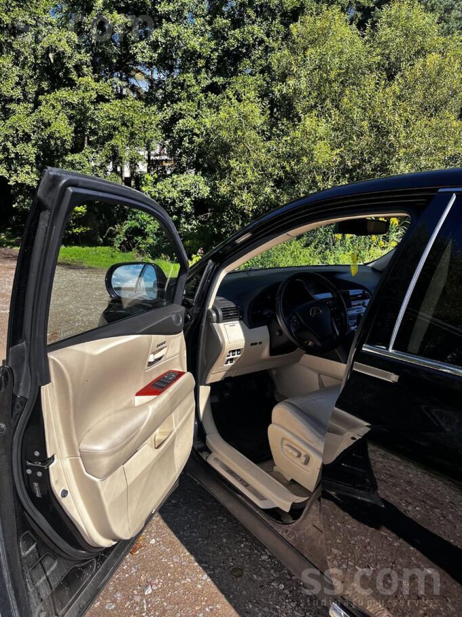Black Lexus RX 2010 in Jurmala, with an engine capacity of 3.50 L and mileage of 176 thousand km for 12400 €, photo 11 on AUTOMOTO.COM.LV