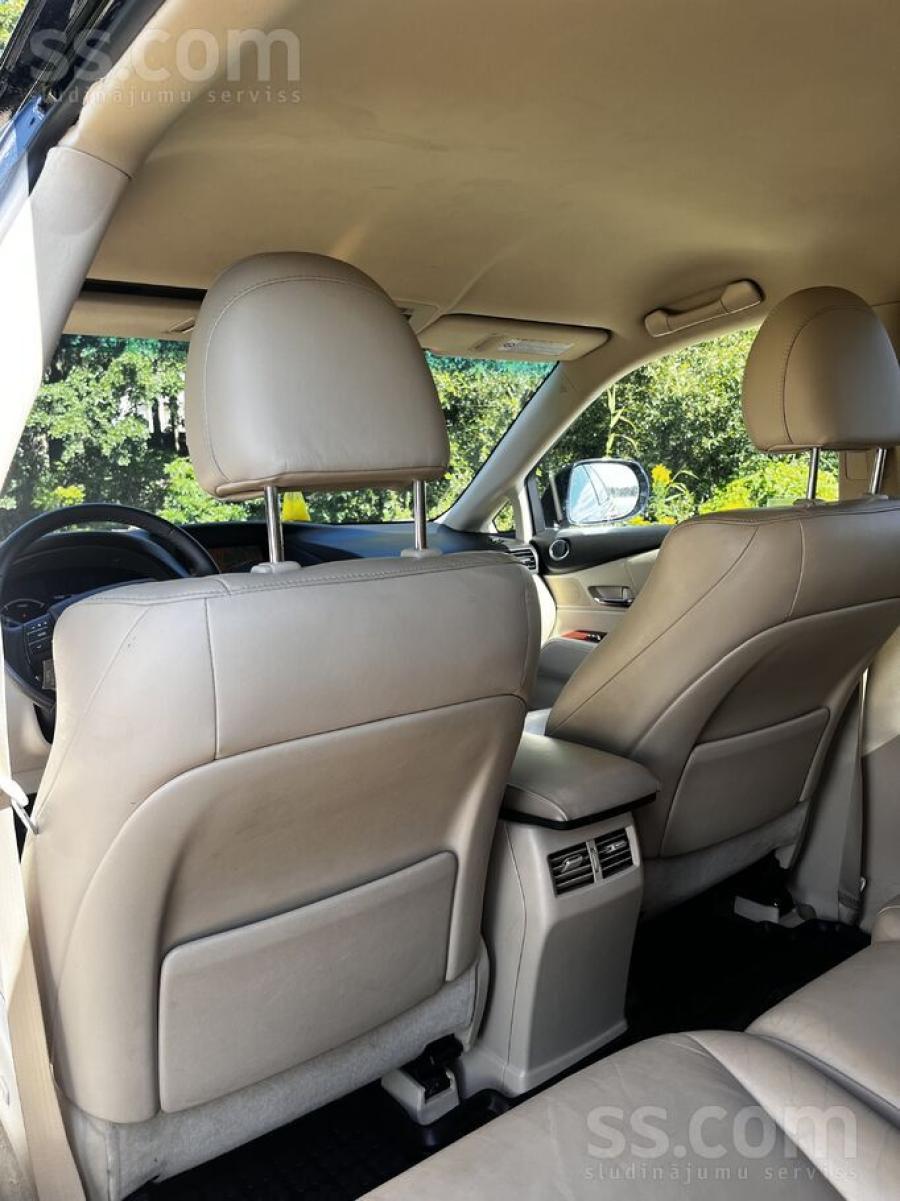 Black Lexus RX 2010 in Jurmala, with an engine capacity of 3.50 L and mileage of 176 thousand km for 12400 €, photo 12 on AUTOMOTO.COM.LV