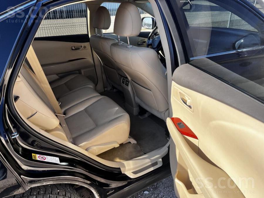 Black Lexus RX 2010 in Jurmala, with an engine capacity of 3.50 L and mileage of 176 thousand km for 12400 €, photo 16 on AUTOMOTO.COM.LV