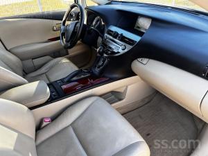 Black Lexus RX 2010 in Jurmala, with an engine capacity of 3.50 L and mileage of 176 thousand km for 12400 €, photo 17 on AUTOMOTO.COM.LV