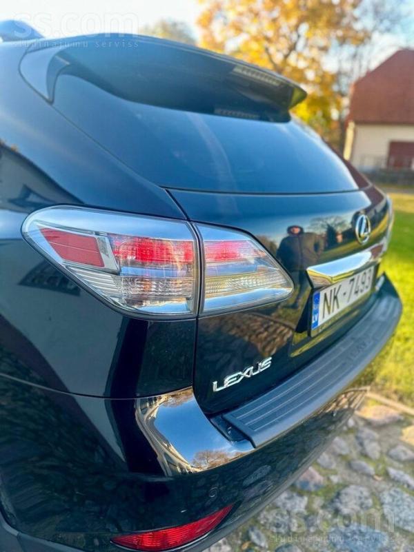 Lexus RX 2010 in Riga on AUTOMOTO.COM.LV Black Lexus RX 2010 in Riga, with an engine capacity of 3.50 L and mileage of 285 thousand km for 9200 €, photo 3 on AUTOMOTO.COM.LV