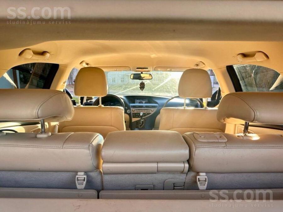 Black Lexus RX 2010 in Riga, with an engine capacity of 3.50 L and mileage of 285 thousand km for 9200 €, photo 8 on AUTOMOTO.COM.LV