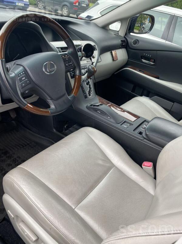 Melns Lexus RX 2011 Rīga, ar dzinēja tilpumu 3.50 L un nobraukumu 62 tūkst. km par 5500 €, foto 4 vietnē AUTOMOTO.COM.LV