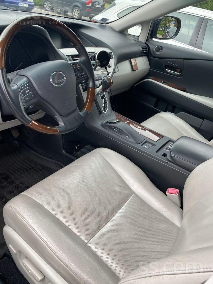Melns Lexus RX 2011 Rīga, ar dzinēja tilpumu 3.50 L un nobraukumu 62 tūkst. km par 5500 €, foto 4 vietnē AUTOMOTO.COM.LV