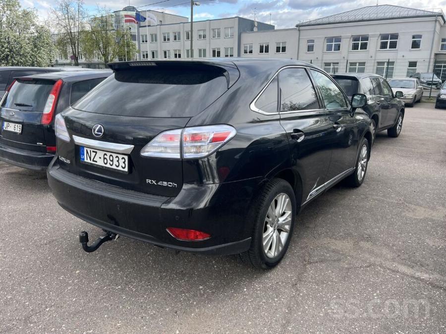 Black Lexus RX 2011 in Riga, with an engine capacity of 3.50 L and mileage of 269 thousand km for 10900 €, photo 3 on AUTOMOTO.COM.LV