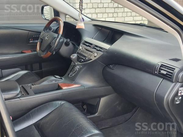 Black Lexus RX 2011 in Rezekne, with an engine capacity of 3.50 L and mileage of 230 thousand km for 12400 €, photo 5 on AUTOMOTO.COM.LV