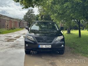 Black Lexus RX 2011 in Riga, with an engine capacity of 3.50 L and mileage of 304 thousand km for 11700 €, photo 4 on AUTOMOTO.COM.LV
