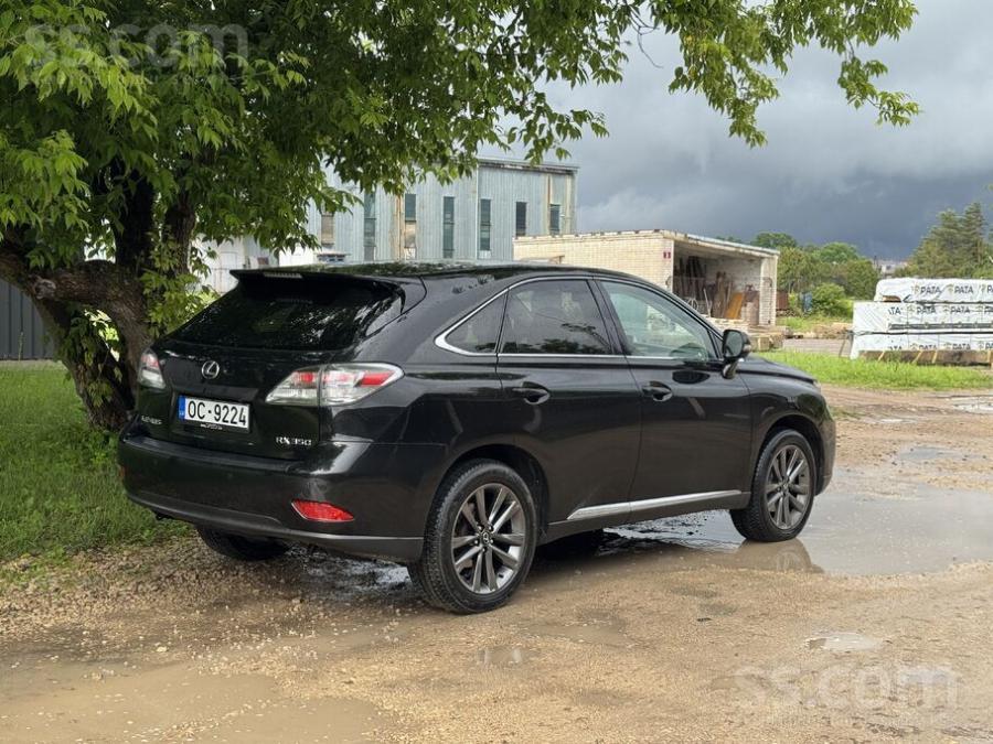 Black Lexus RX 2011 in Riga, with an engine capacity of 3.50 L and mileage of 304 thousand km for 11700 €, photo 5 on AUTOMOTO.COM.LV