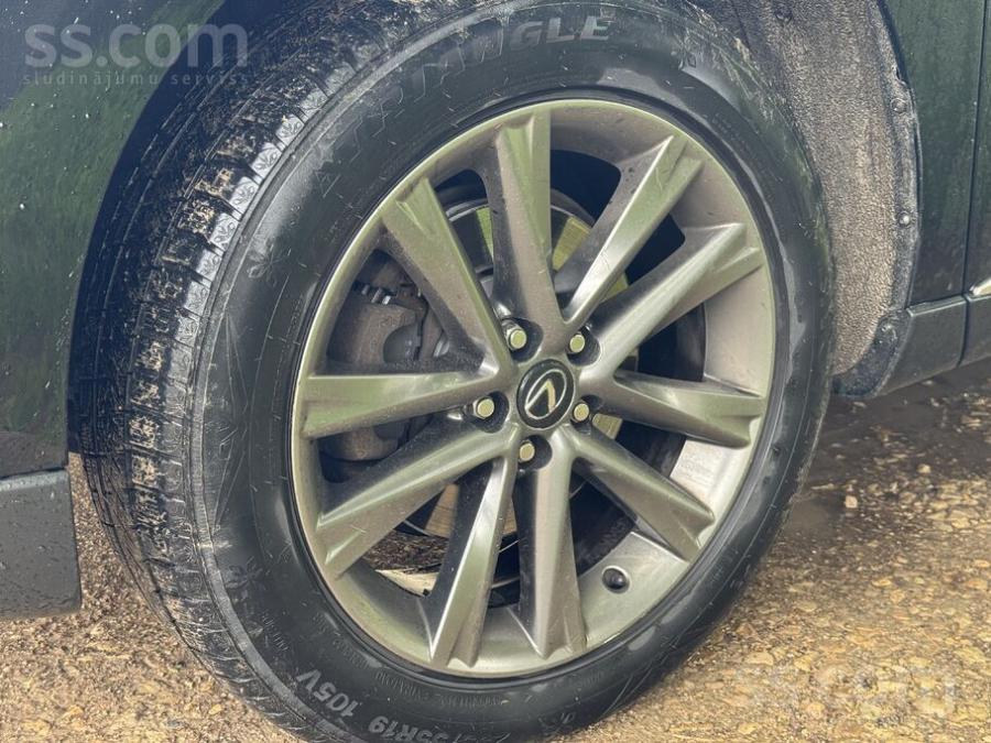 Black Lexus RX 2011 in Riga, with an engine capacity of 3.50 L and mileage of 304 thousand km for 11700 €, photo 8 on AUTOMOTO.COM.LV