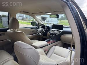 Black Lexus RX 2011 in Riga, with an engine capacity of 3.50 L and mileage of 304 thousand km for 11700 €, photo 9 on AUTOMOTO.COM.LV
