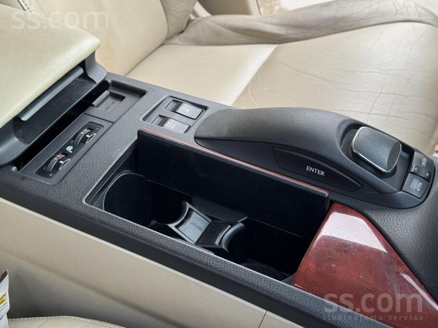Black Lexus RX 2011 in Riga, with an engine capacity of 3.50 L and mileage of 304 thousand km for 11700 €, photo 11 on AUTOMOTO.COM.LV