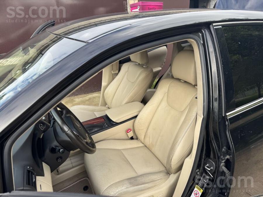 Black Lexus RX 2011 in Riga, with an engine capacity of 3.50 L and mileage of 304 thousand km for 11700 €, photo 13 on AUTOMOTO.COM.LV