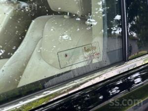 Black Lexus RX 2011 in Riga, with an engine capacity of 3.50 L and mileage of 304 thousand km for 11700 €, photo 15 on AUTOMOTO.COM.LV