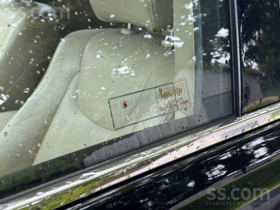 Black Lexus RX 2011 in Riga, with an engine capacity of 3.50 L and mileage of 304 thousand km for 11700 €, photo 15 on AUTOMOTO.COM.LV