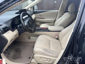 Black Lexus RX 2011 in Riga, with an engine capacity of 3.50 L and mileage of 304 thousand km for 11700 €, photo 28 on AUTOMOTO.COM.LV