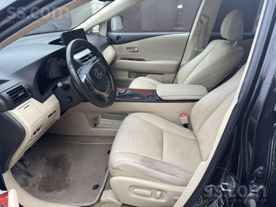 Black Lexus RX 2011 in Riga, with an engine capacity of 3.50 L and mileage of 304 thousand km for 11700 €, photo 28 on AUTOMOTO.COM.LV