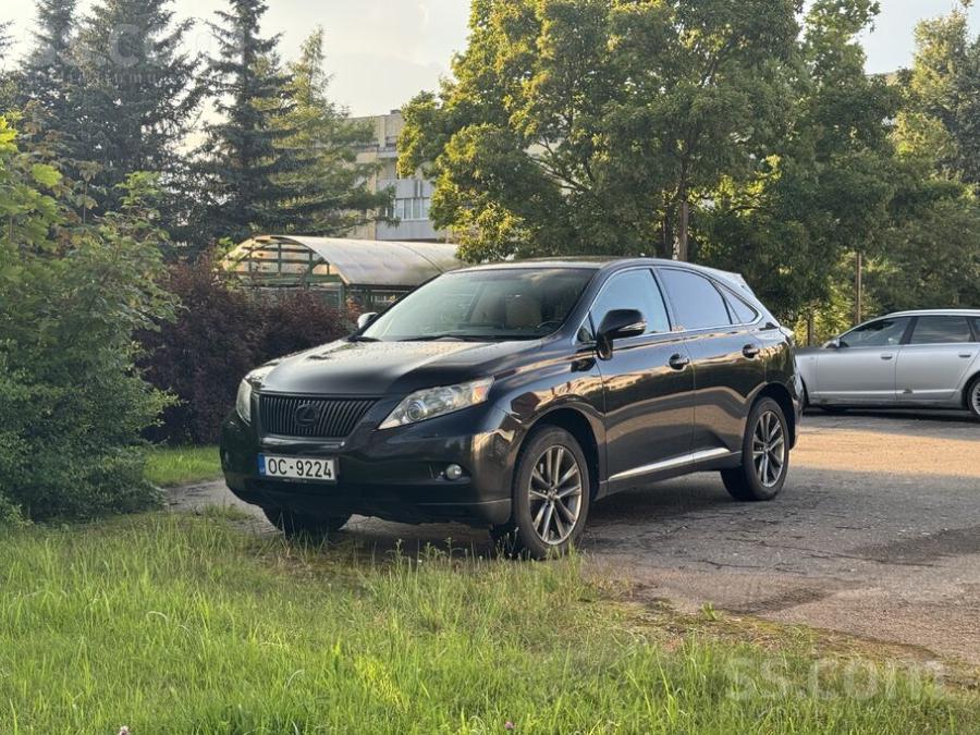 Black Lexus RX 2011 in Riga, with an engine capacity of 3.50 L and mileage of 305 thousand km for 11300 €, photo 1 on AUTOMOTO.COM.LV