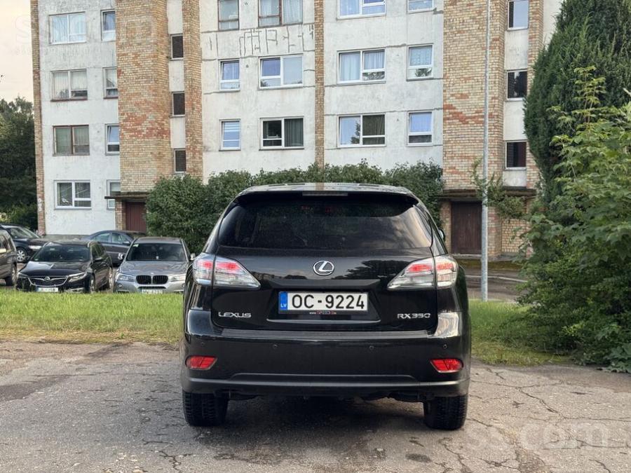 Black Lexus RX 2011 in Riga, with an engine capacity of 3.50 L and mileage of 305 thousand km for 11300 €, photo 3 on AUTOMOTO.COM.LV