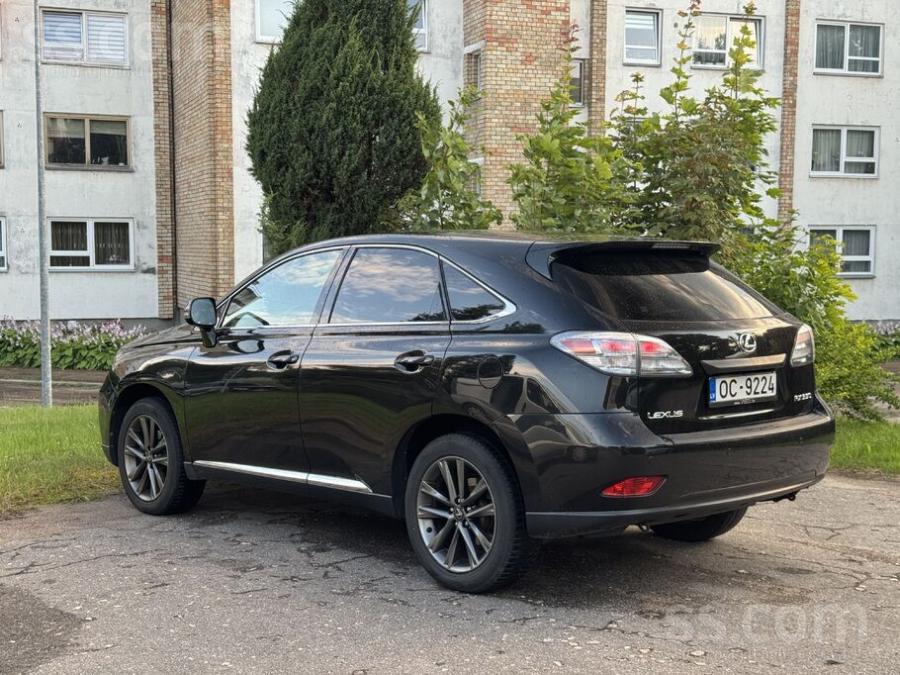 Black Lexus RX 2011 in Riga, with an engine capacity of 3.50 L and mileage of 305 thousand km for 11300 €, photo 4 on AUTOMOTO.COM.LV