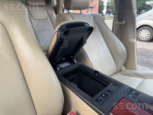 Black Lexus RX 2011 in Riga, with an engine capacity of 3.50 L and mileage of 305 thousand km for 11300 €, photo 13 on AUTOMOTO.COM.LV