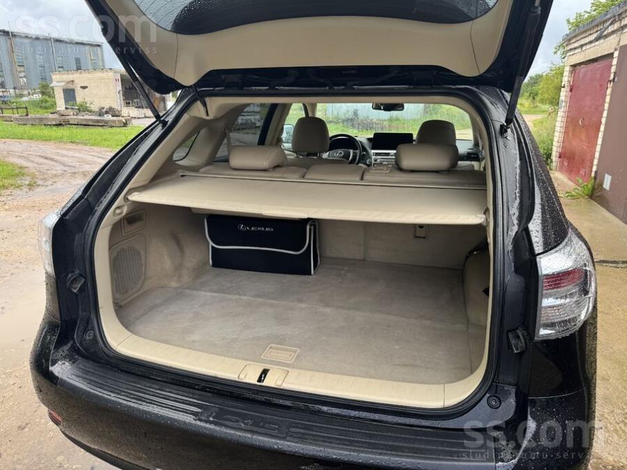 Black Lexus RX 2011 in Riga, with an engine capacity of 3.50 L and mileage of 305 thousand km for 11300 €, photo 18 on AUTOMOTO.COM.LV