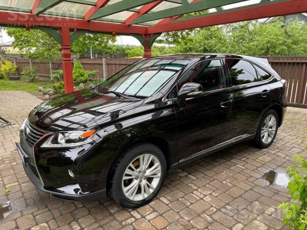 Black Lexus RX 2011 in Riga, with an engine capacity of 4.50 L and mileage of 288 thousand km for 12000 €, photo 4 on AUTOMOTO.COM.LV