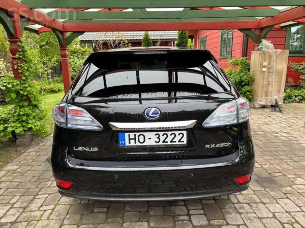 Black Lexus RX 2011 in Riga, with an engine capacity of 4.50 L and mileage of 288 thousand km for 12000 €, photo 7 on AUTOMOTO.COM.LV