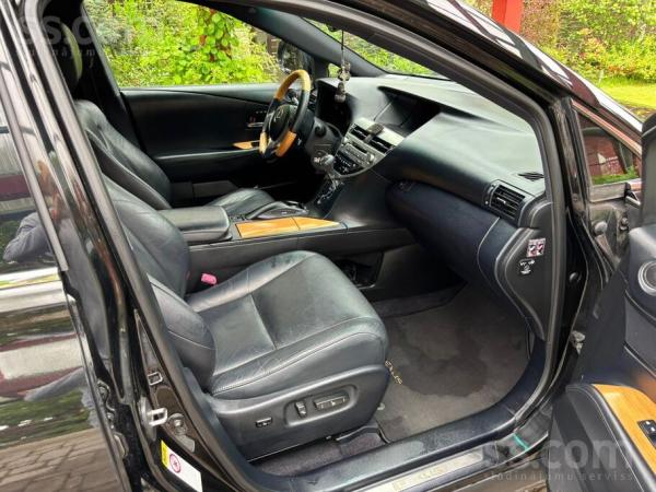Black Lexus RX 2011 in Riga, with an engine capacity of 4.50 L and mileage of 288 thousand km for 12000 €, photo 9 on AUTOMOTO.COM.LV