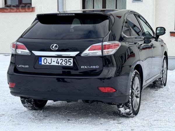 Black Lexus RX 2012 in Jelgava, with an engine capacity of 3.50 L and mileage of 198 thousand km for 14800 €, photo 3 on AUTOMOTO.COM.LV