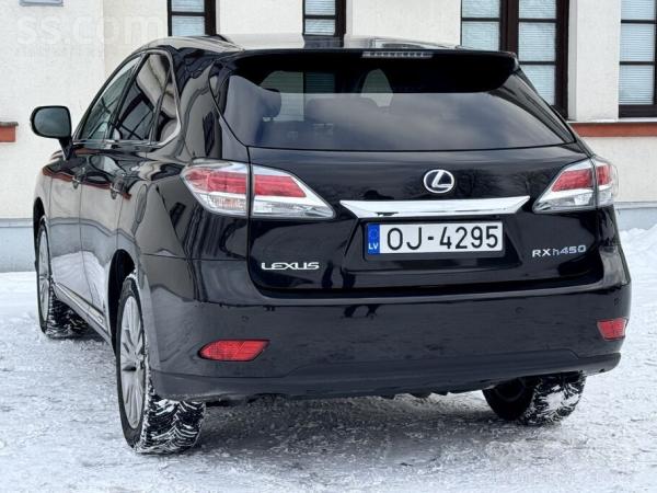 Black Lexus RX 2012 in Jelgava, with an engine capacity of 3.50 L and mileage of 198 thousand km for 14800 €, photo 4 on AUTOMOTO.COM.LV