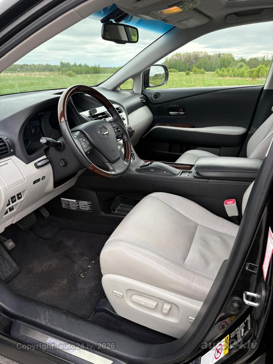 Melns Lexus RX 2012 Tallina, ar dzinēja tilpumu 3.50 L un nobraukumu 189 tūkst. km par 14000 €, foto 8 vietnē AUTOMOTO.COM.LV