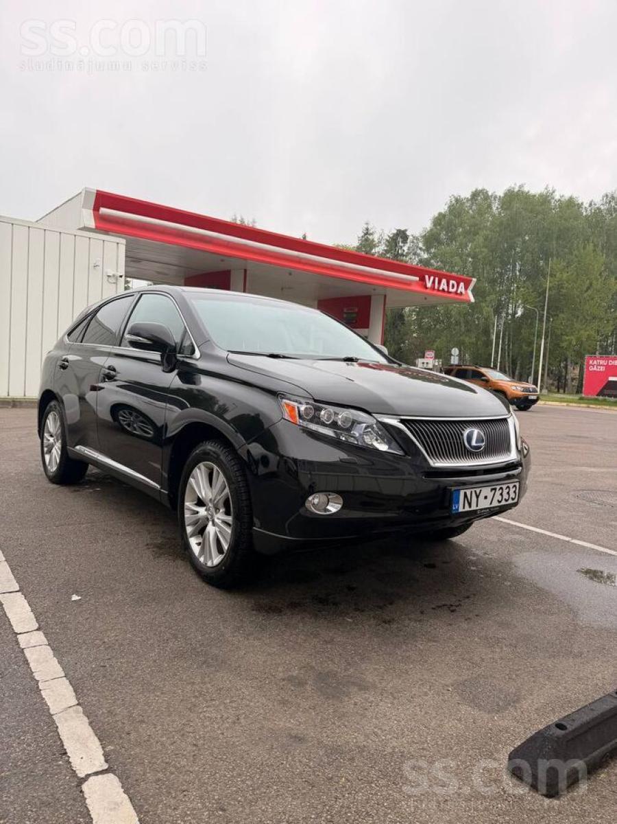 Black Lexus RX 2012 in Riga, with an engine capacity of 3.50 L and mileage of 195 thousand km for 13500 €, photo 1 on AUTOMOTO.COM.LV