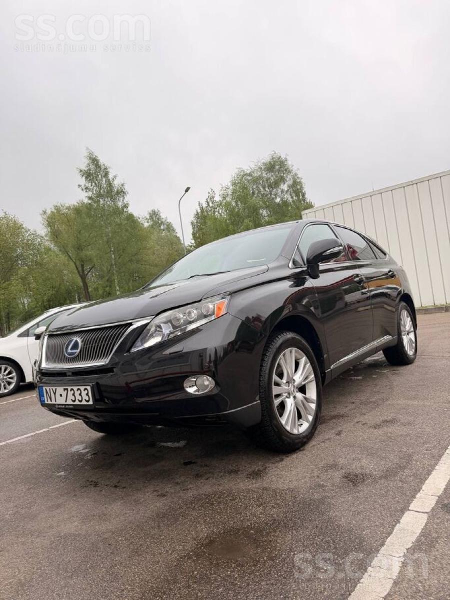 Black Lexus RX 2012 in Riga, with an engine capacity of 3.50 L and mileage of 195 thousand km for 13500 €, photo 3 on AUTOMOTO.COM.LV
