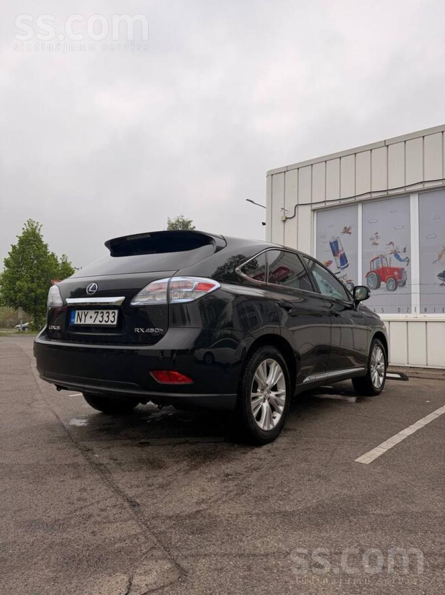 Black Lexus RX 2012 in Riga, with an engine capacity of 3.50 L and mileage of 195 thousand km for 13500 €, photo 4 on AUTOMOTO.COM.LV