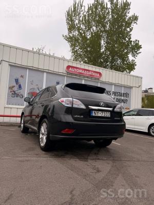 Black Lexus RX 2012 in Riga, with an engine capacity of 3.50 L and mileage of 195 thousand km for 13500 €, photo 5 on AUTOMOTO.COM.LV