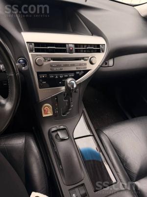 Black Lexus RX 2012 in Riga, with an engine capacity of 3.50 L and mileage of 195 thousand km for 13500 €, photo 8 on AUTOMOTO.COM.LV