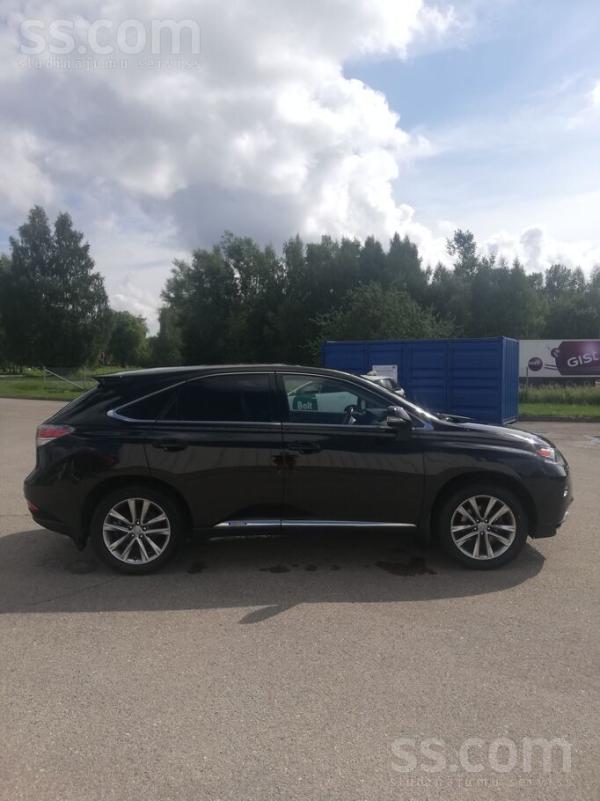 Black Lexus RX 2013 in Riga, with an engine capacity of 3.50 L and mileage of 228 thousand km for 15350 €, photo 3 on AUTOMOTO.COM.LV