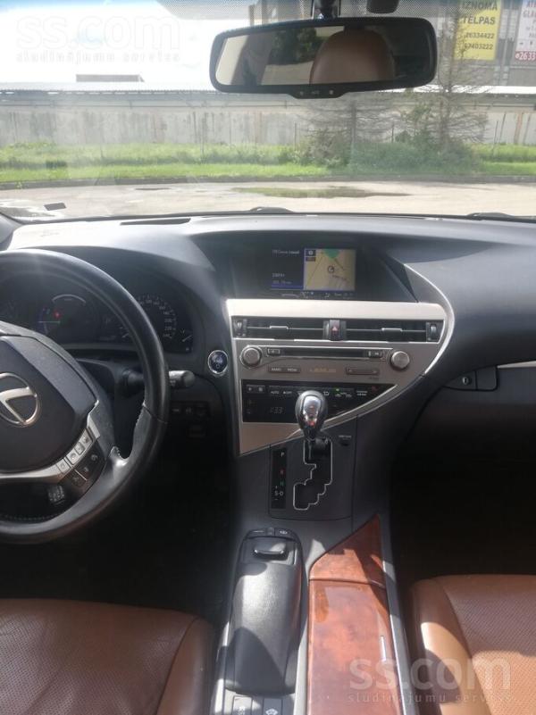 Black Lexus RX 2013 in Riga, with an engine capacity of 3.50 L and mileage of 228 thousand km for 15350 €, photo 5 on AUTOMOTO.COM.LV