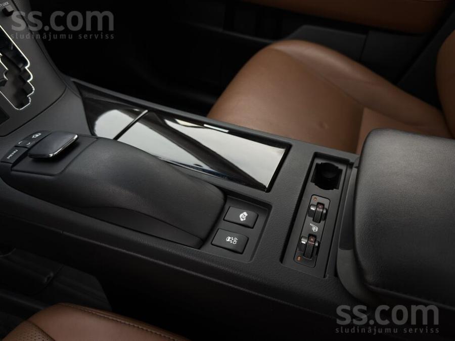Melns Lexus RX 2014 Rīga, ar dzinēja tilpumu 3.50 L un nobraukumu 145 tūkst. km par 15900 €, foto 16 vietnē AUTOMOTO.COM.LV