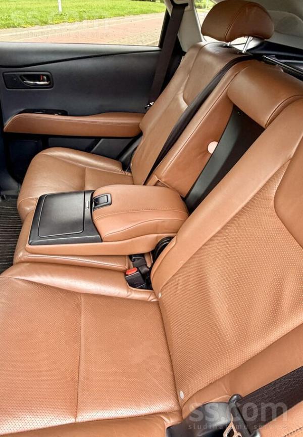 Black Lexus RX 2014 in Liepaja, with an engine capacity of 3.50 L and mileage of 197 thousand km for 14300 €, photo 7 on AUTOMOTO.COM.LV
