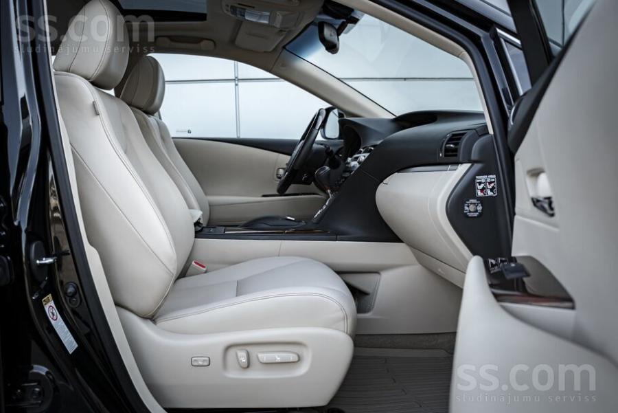 Black Lexus RX 2014 in Riga, with an engine capacity of 3.50 L and mileage of 115 thousand km for 16950 €, photo 12 on AUTOMOTO.COM.LV