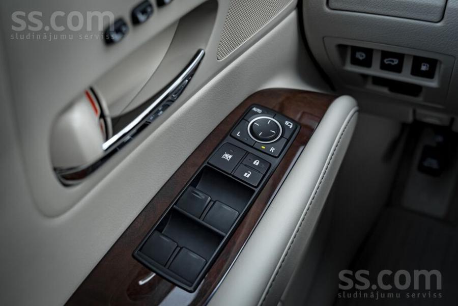 Black Lexus RX 2014 in Riga, with an engine capacity of 3.50 L and mileage of 115 thousand km for 16950 €, photo 29 on AUTOMOTO.COM.LV