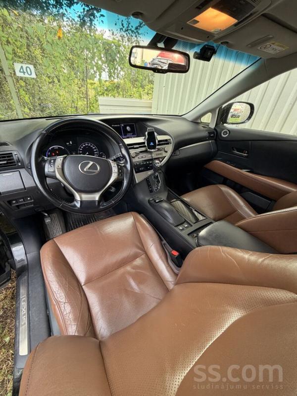 Black Lexus RX 2015 in Liepaja, with an engine capacity of 3.50 L and mileage of 198 thousand km for 13800 €, photo 7 on AUTOMOTO.COM.LV